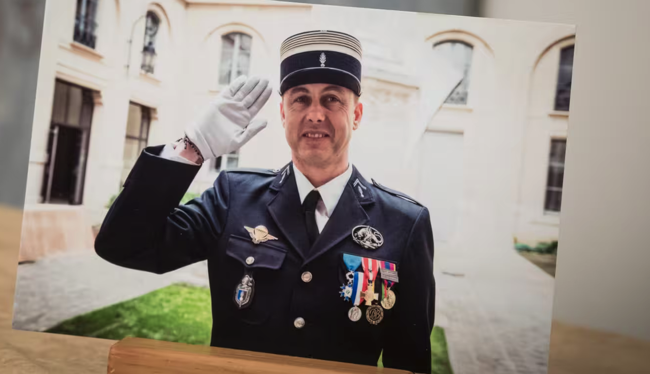 "On fait un échange?" : cet instant où le colonel Beltrame a pris la ...