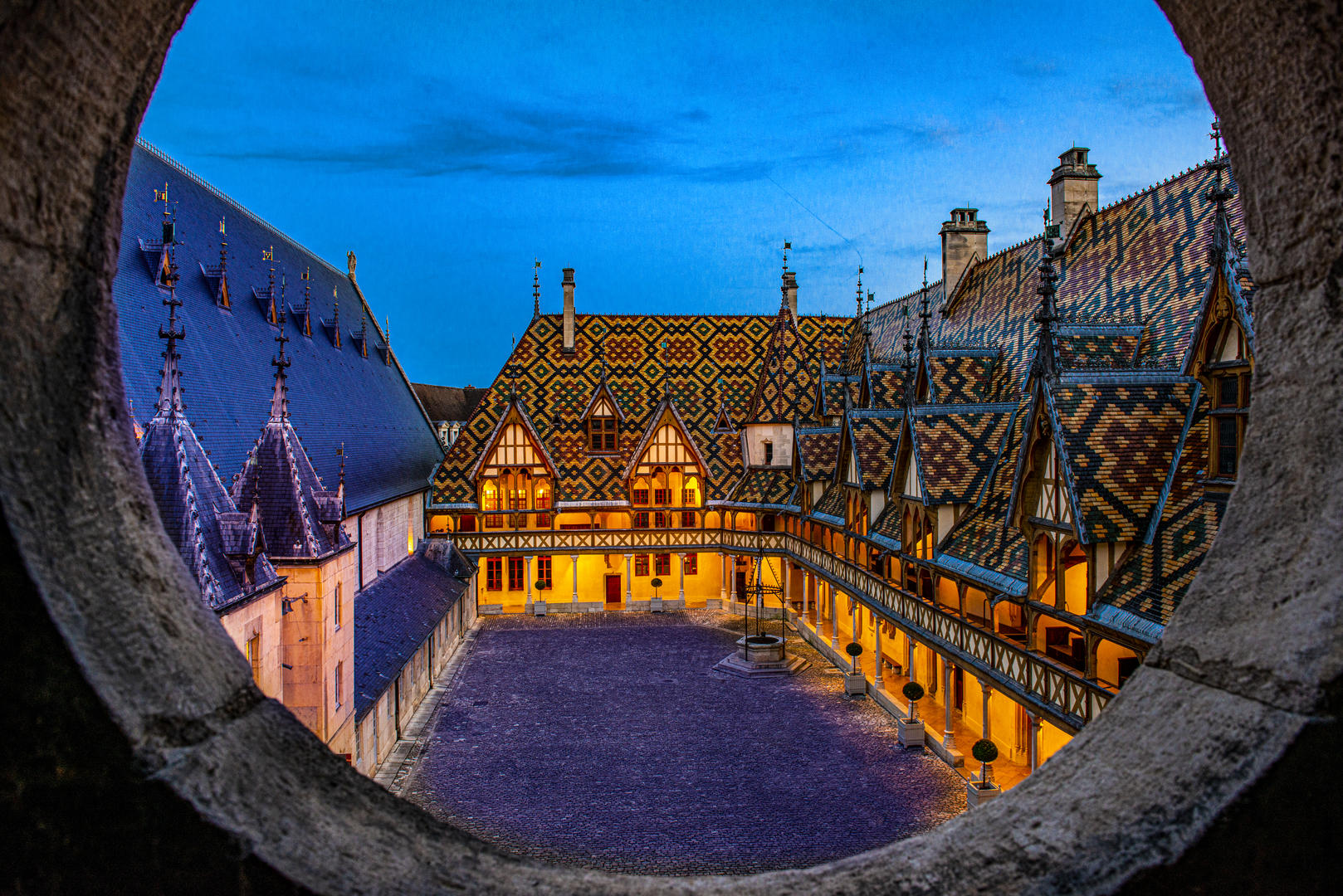 Nuit étoilée à l’Hôtel-Dieu Hospices de Beaune - Lectures charitables à ...