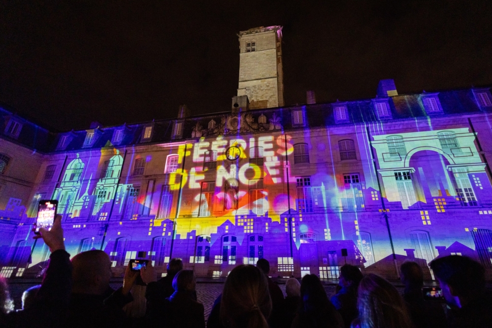 Fééries de Noël : le spectacle son et lumière est lancé à Dijon - Toute ...